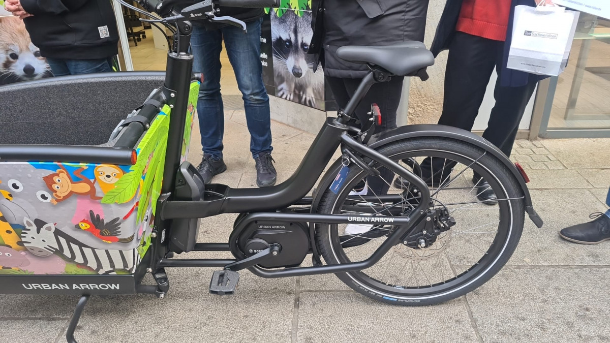 Elektrisches Lastenrad urban arrow active family line plis auf ...
