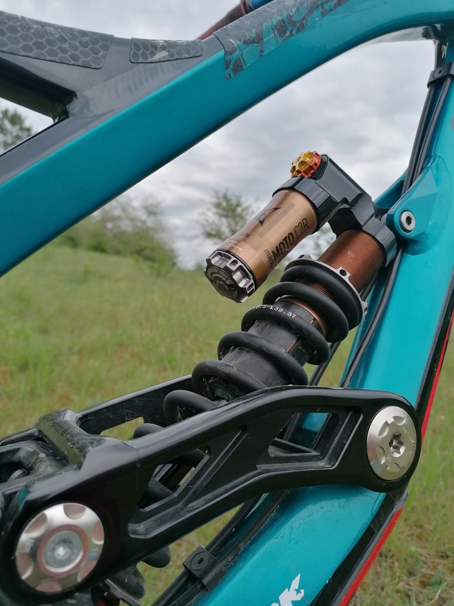 YT Tues pro 2014 custom auf bikeboerse.com